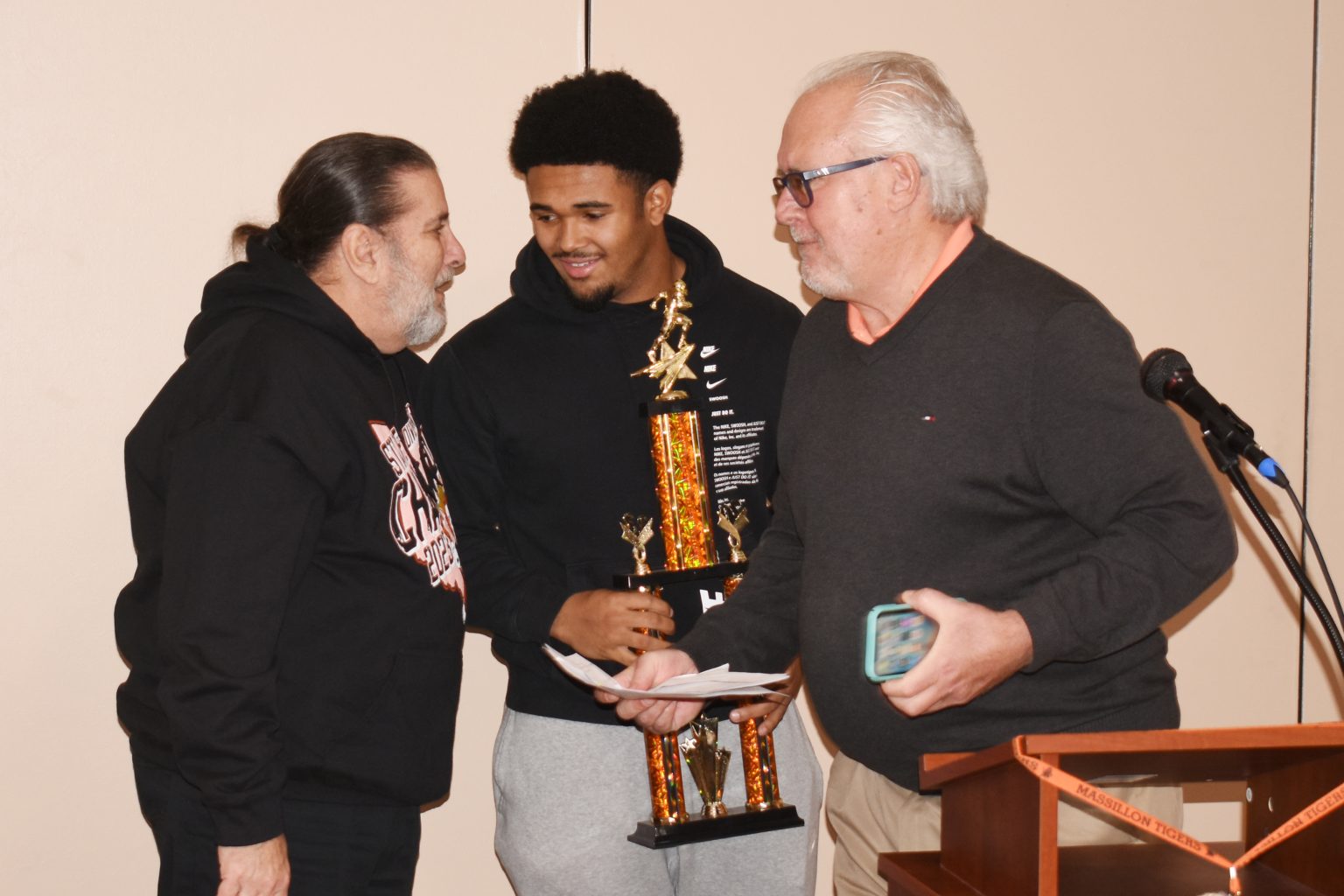 Dorian Pringle Receives Touchdown Club Award - MassillonTigers.com