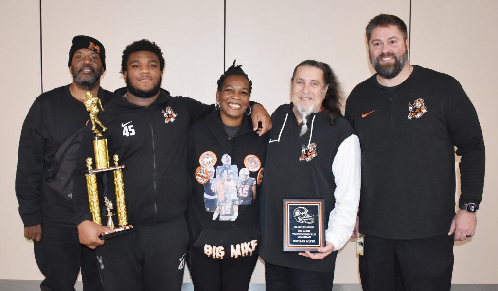 Michael Wright Jr. Receives Touchdown Club's Hardnose Award ...
