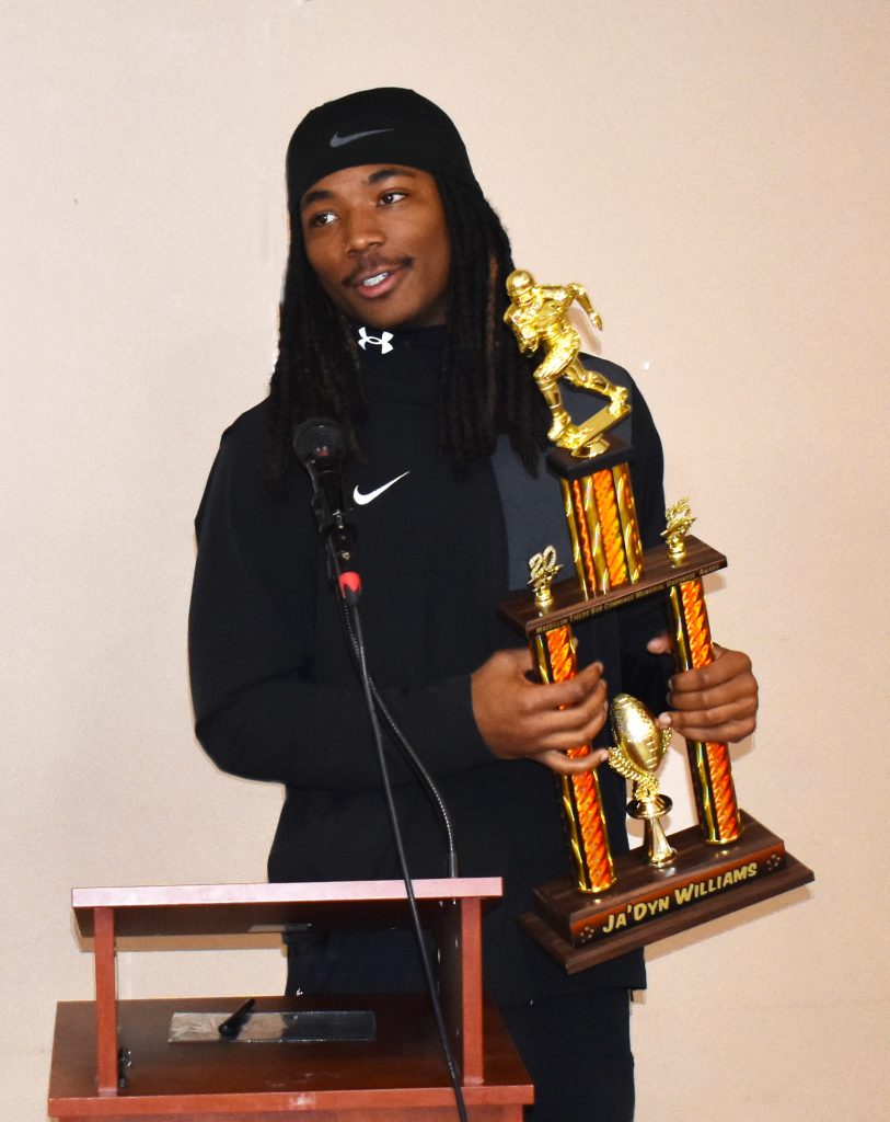 Ja'Dyn Williams Receives Touchdown Club’s Hardnose Award ...